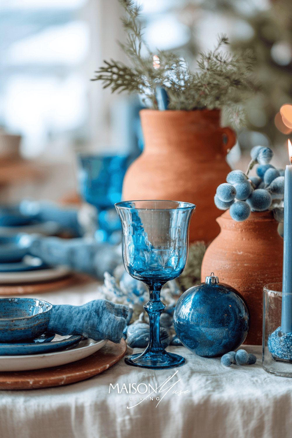 35 Blue Christmas Table Setting Ideas for an Elegant Holiday - Maison ...